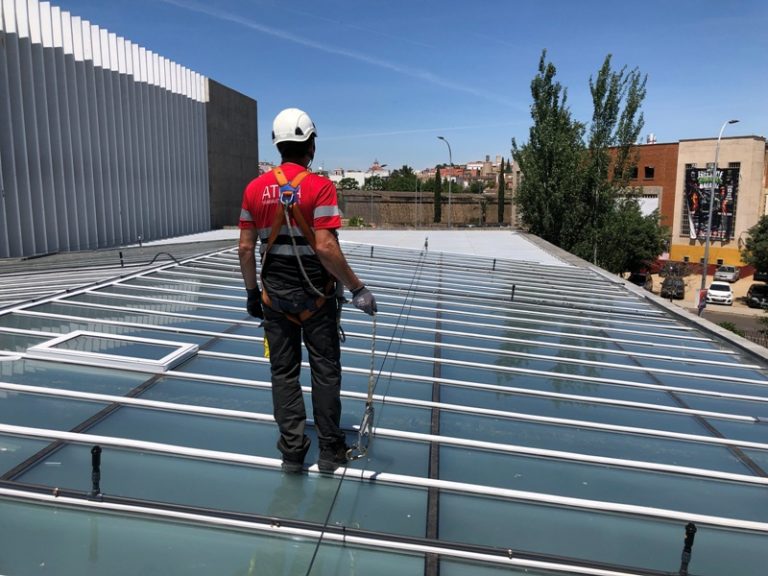 Líneas de vida. Que son y cuando es obligado instalarlas - Ateca ...